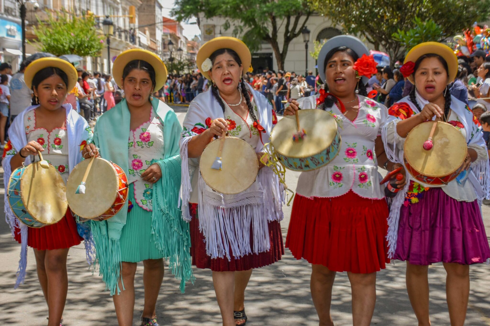 Tarija se viste de fiesta con el inicio del Carnaval Chapaco - Tarija ...